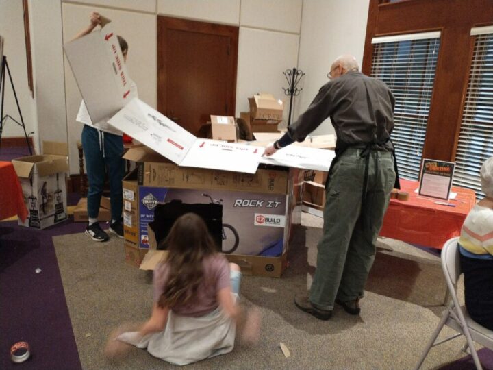 October 2022 Messy Church of Month - Messy Church USA